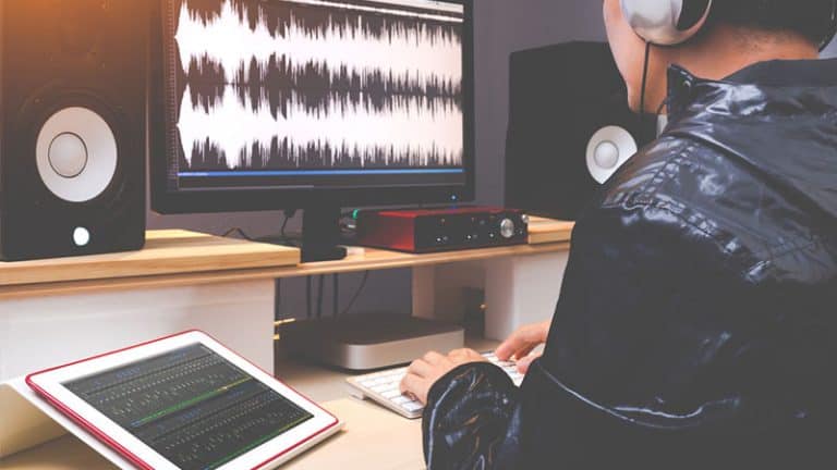 19 DIY Studio Desk Plans and Ideas - TheHomeRoute